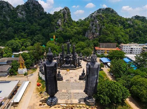 อันซีนวัดถ้ำกระบอก ชมลานพระพุทธรูปทำจากหินลาวาหนึ่งเดียวในเมืองไทย