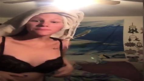 Teen Reveals Breasts And Vagina On Periscope