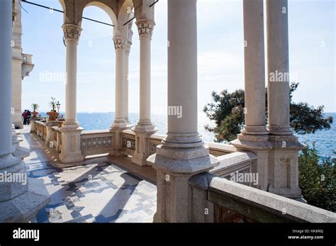 Columns Style Of Construction Architecture Architectural Style