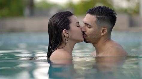163 Kissing Underwater Stock Videos Footage And 4k Video Clips Getty