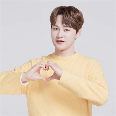 딸기딸기 Youtube