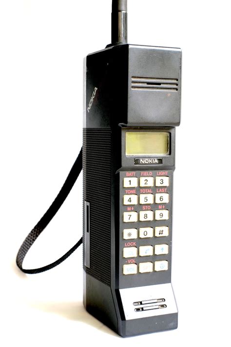 10 Retro Cell Phones That Will Make You Feel Old