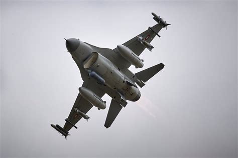 Why Ukraines F 16s Take Only Four Missiles With Nine Hardpoints Available Defense Express