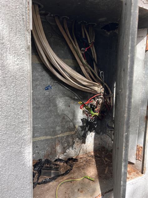Live Cabling In Decommissioned Box R Ausrenovation