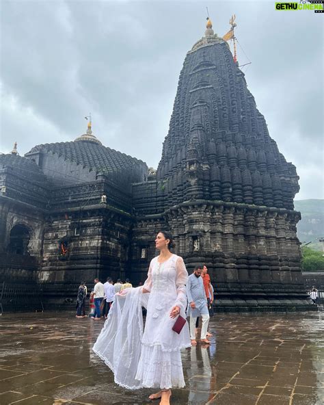 Meenakshi Dixit Gethu Cinema