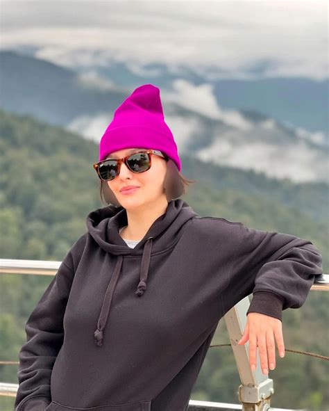 پردیس احمدیه من افغانستانی نیستم ایرانی هستم آنهم ترک و آذری