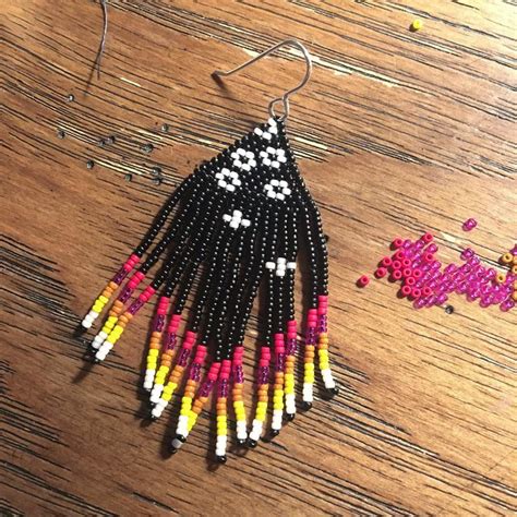 Tiny Tiny Beads 150 Not Sure I Can Make The Second One Takes Too Darn Long Artisapractice