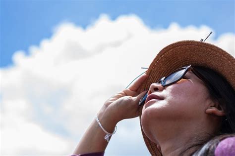 Symptoms And Causes Of Polymorphic Light Eruption Facty Health