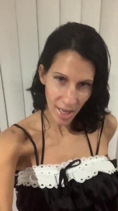 밀프는 쾌락을 좋아하는 남자 명 xHamster