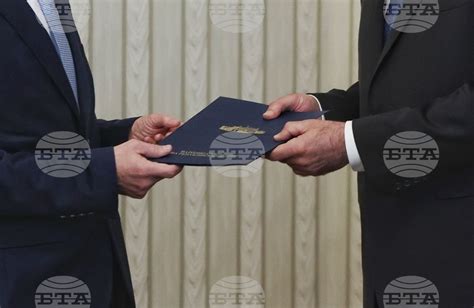 Румен Радев ще връчи мандат за съставяне на правителство на кандидата за министър председател