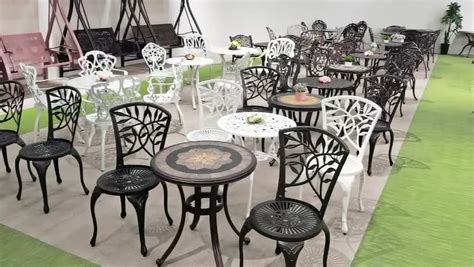 صندلی پلاستیکی شاخ و برگی؛ مناسب تالار رنگ طوسی مشکی سفید آراد برندینگ