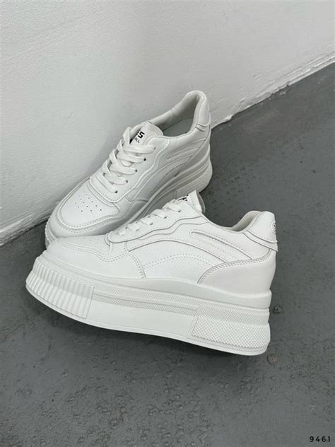 Кроссовки женские на танкетке — цена 1250 грн в каталоге Кроссовки Купить женские вещи по