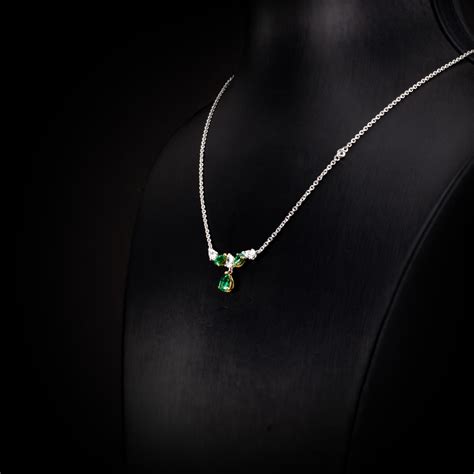 156 Carat Emerald Diamond 18 Karat Gold Pear Drop Pendant Necklace For
