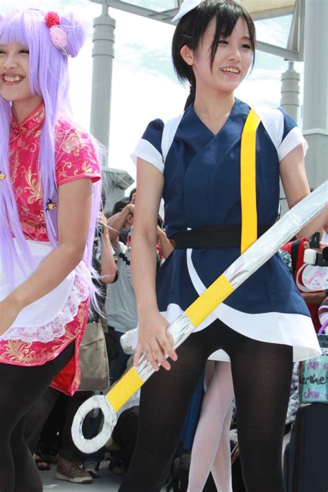 C82魔女宅キキのコスプレで話題のレイヤーくろねこが右京コスでエッチな黒タイツ みんくちゃんねる