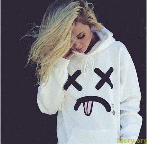 صور بنات بزى عجائز بشكل مضحك جدا ومكتوب عليها انى وصديقتى من نكبر صور