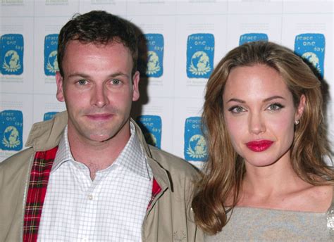 З актора в пожежника перший чоловік Анджеліни Джолі змінив професію