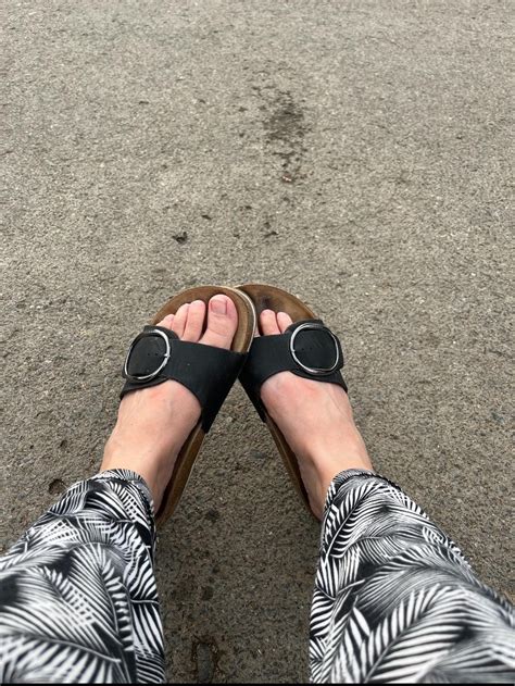 Please Sniff Between My Soles R Footsniffing