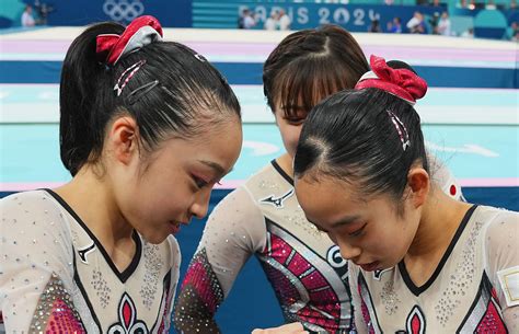 【体操】代表辞退の宮田笙子プレゼントのヘアピン付けた女子4人が大きなミスなく全16演技完遂 体操 パリオリンピック2024写真ニュース