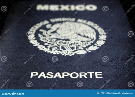 Passaporto Messicano In Un Fondo Nero Fotografia Stock Immagine Di Faccia Fronte 120791286