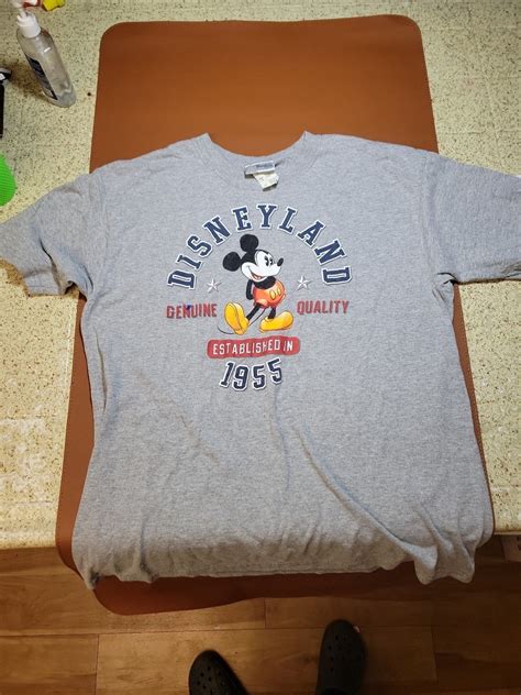 Vintage 90s Disneyland Mickey Mouse Logo T Shirt Grey Gem