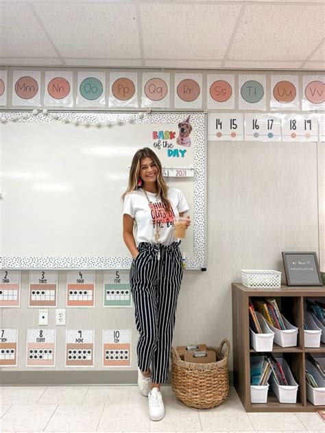 Pin De Gabriela Quezada En Preescolar Ropa De Maestro Ropa De