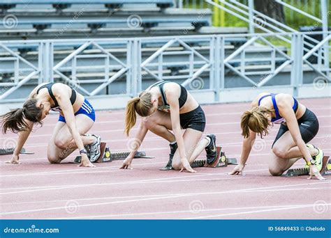 Jonge Meisjes Klaar Te Beginnen Redactionele Stock Foto Image Of Meisjes Gebeurtenis 56849433