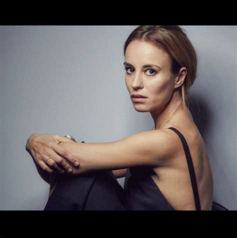 Никога не е била по секси Радина Кърджилова отряза дългите коси и