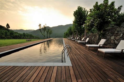 Naked Stables Resort Gessato