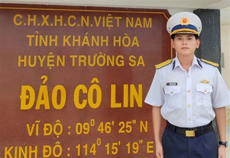 ဝေးလံခေါင်သီသောကျွန်းမှ Truong Sa ၏ အရာရှိများနှင့် စစ်သည်များသည် အထွေထွေအတွင်းရေးမှုး ငုယင်ဖူထရ