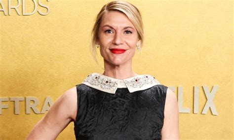 Claire Danes Stuns With A Dramatic Open Back Gown On The Actor Awards
