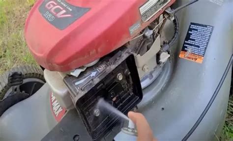 How to Spray Starter Fluid into Riding Lawn Mower: Step-by-Step Guide ...