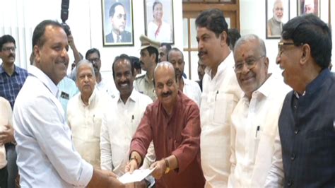 ಶಾಸಕ ಸ್ಥಾನಕ್ಕೆ ಬೊಮ್ಮಾಯಿ ರಾಜೀನಾಮೆ Public Tv Latest Kannada News Public Tv Kannada Live