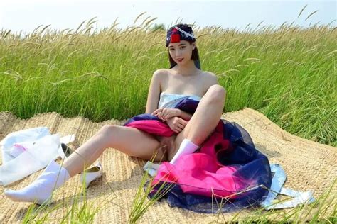Sing Lin Naked In The Field JL Korean Girl Undresses Porn Pic