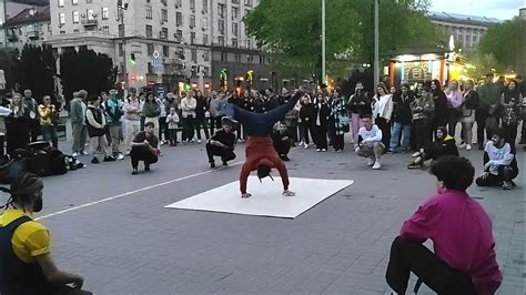 Київ Танці на бруківці Seven Nation Army Youtube