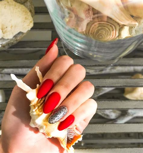 Маникюр красный Маникюр Бордовые ногти Дизай ногтей