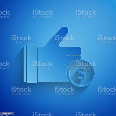 종이 잘라 파란색 배경에 고립 된 동전 아이콘을 들고 손을 달러 또는 Usd 기호입니다 현금 은행 통화 기호입니다 종이 아트 스타일입니다 벡터 일러스트레이션 가방에 대한
