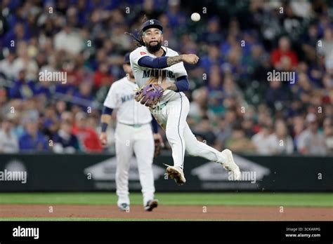 Seattle Mariners Shortstop Jp Crawford Throws Out St Louis Cardinals