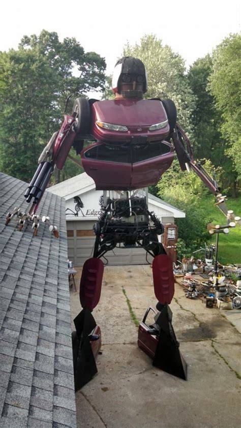 Трансформер ростом в 7 метров из старого автомобиля » Роботы своими