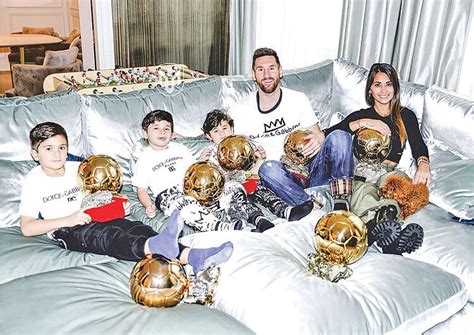 خبرآنلاین تصاویر تفریحات دور از انتظار مسی و خانواده در عربستان