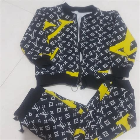 کمدا قیمت و خرید سویشرت و شلوار رنگ نیلیزردمشکی