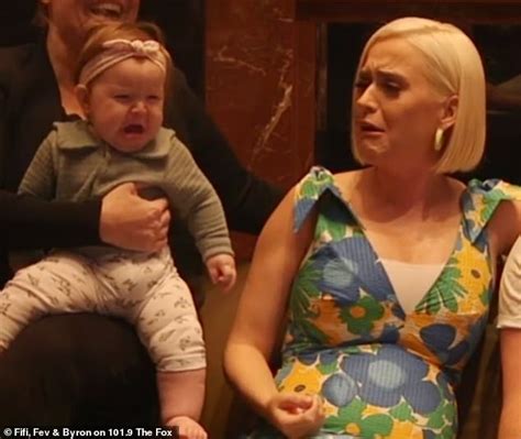 Pregnant Katy Perry Reveals Shes Quit Drinking And Smoking Daily Mail Online