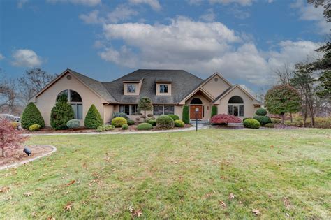 68 Fox Hill Dr Rocky Hill Ct 06067 Mls 24055500 Coldwell Banker