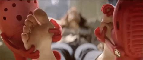 Living Crocs Giving A So Good Foot Massage Iskino