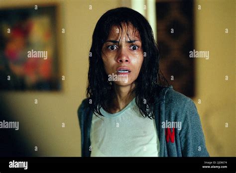 HALLE BERRY GOTHIKA 2003 Stock Photo Alamy