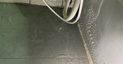 직원 두분이 오셔서 신속히 처리해주셨습니다 결과적으로 누수 원인을 찾아서 더 큰 피해를 막을 수 있었어요 연휴기간이었는데 바로 와주셔서 감사드립니다 숨고 숨은고수