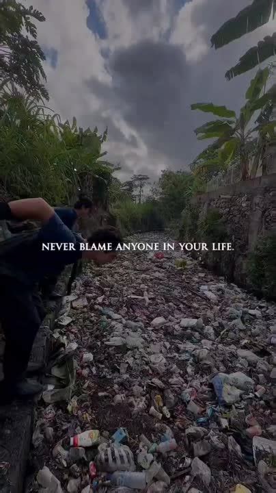 Ayesha Siddiqa On Linkedin Never Blame Anyone