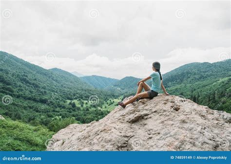 Explorador De Sexo Femenino En Las Monta As Imagen De Archivo Imagen De Muchacha Joven