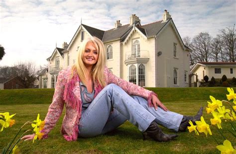 Bonnie Tylers Iconic Mumbles Mansion And Lavish Portuguese Villa Shes