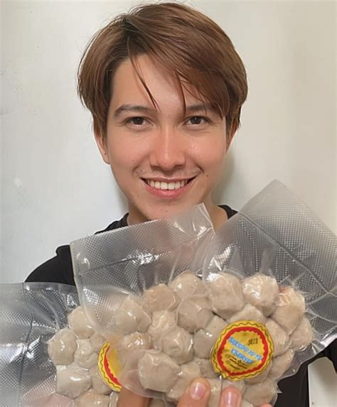 Kisah Sedih Sidik Eduard Berjuang Untuk Ekonomi Keluarga Jualan Basreng Hingga Cilok Fajar