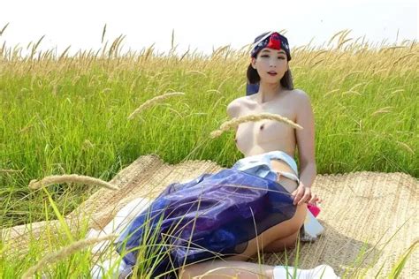 Sing Lin Naked In The Field JL Korean Girl Undresses Porn Pic